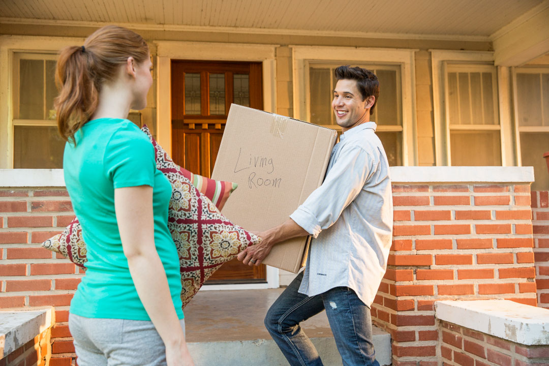 Couple_Moving | Tinker Federal Credit Union